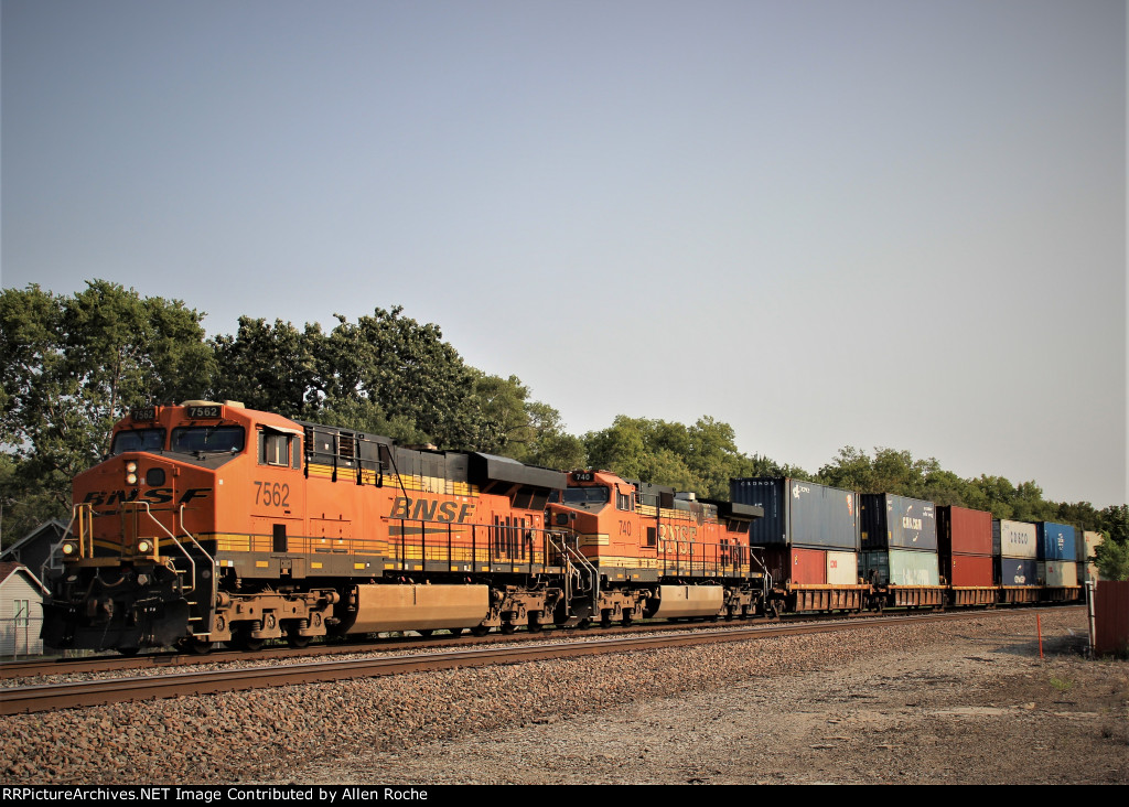 BNSF 7562